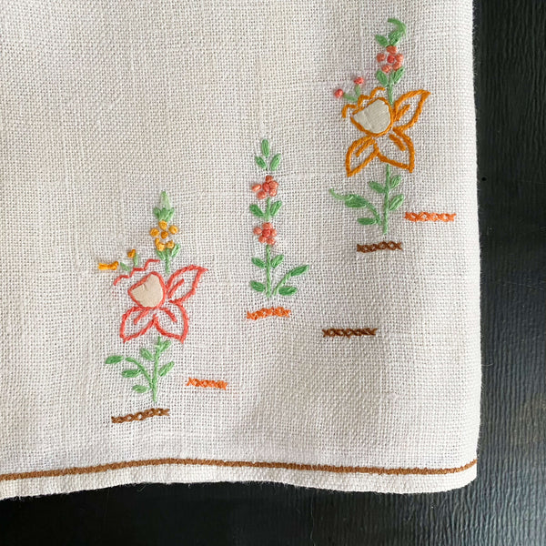 Vintage Embroidered Kitchen Linen Tea Towel with Daffodil Flowers – In ...